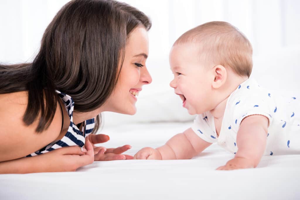 25 Ways To Play With Your New Baby Baby Activities For 0 3 Months